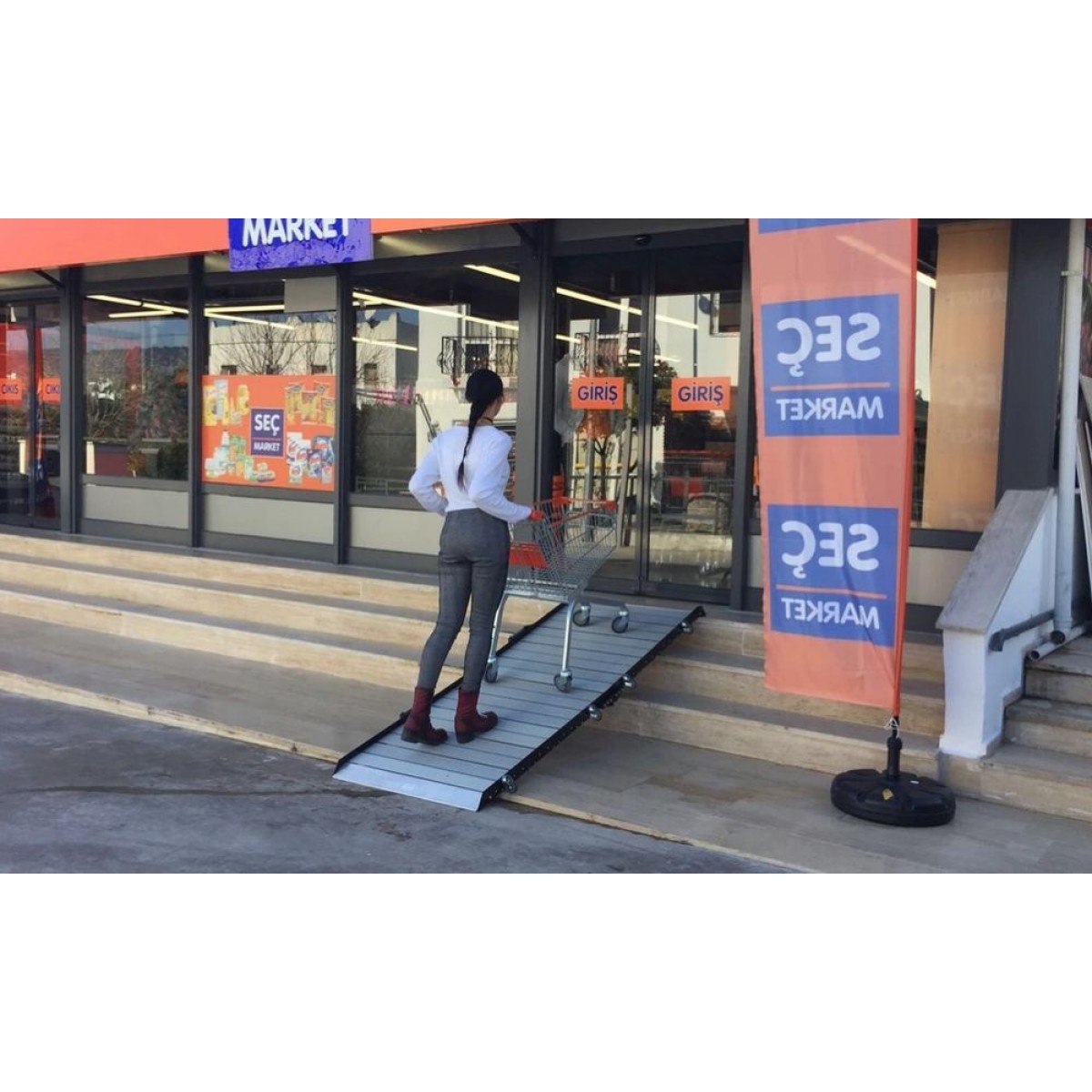 Ράμπες αναδιπλούμενες και φορητές έως 300cm